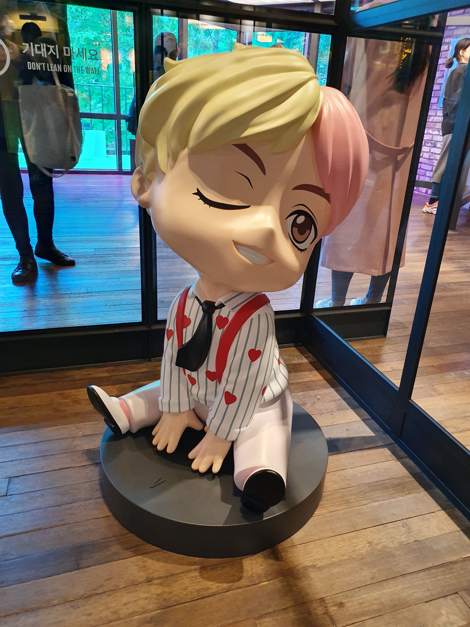 Tarikan baru ke Seoul: ‘House of BTS’ mini yang dikelilingi patung ...