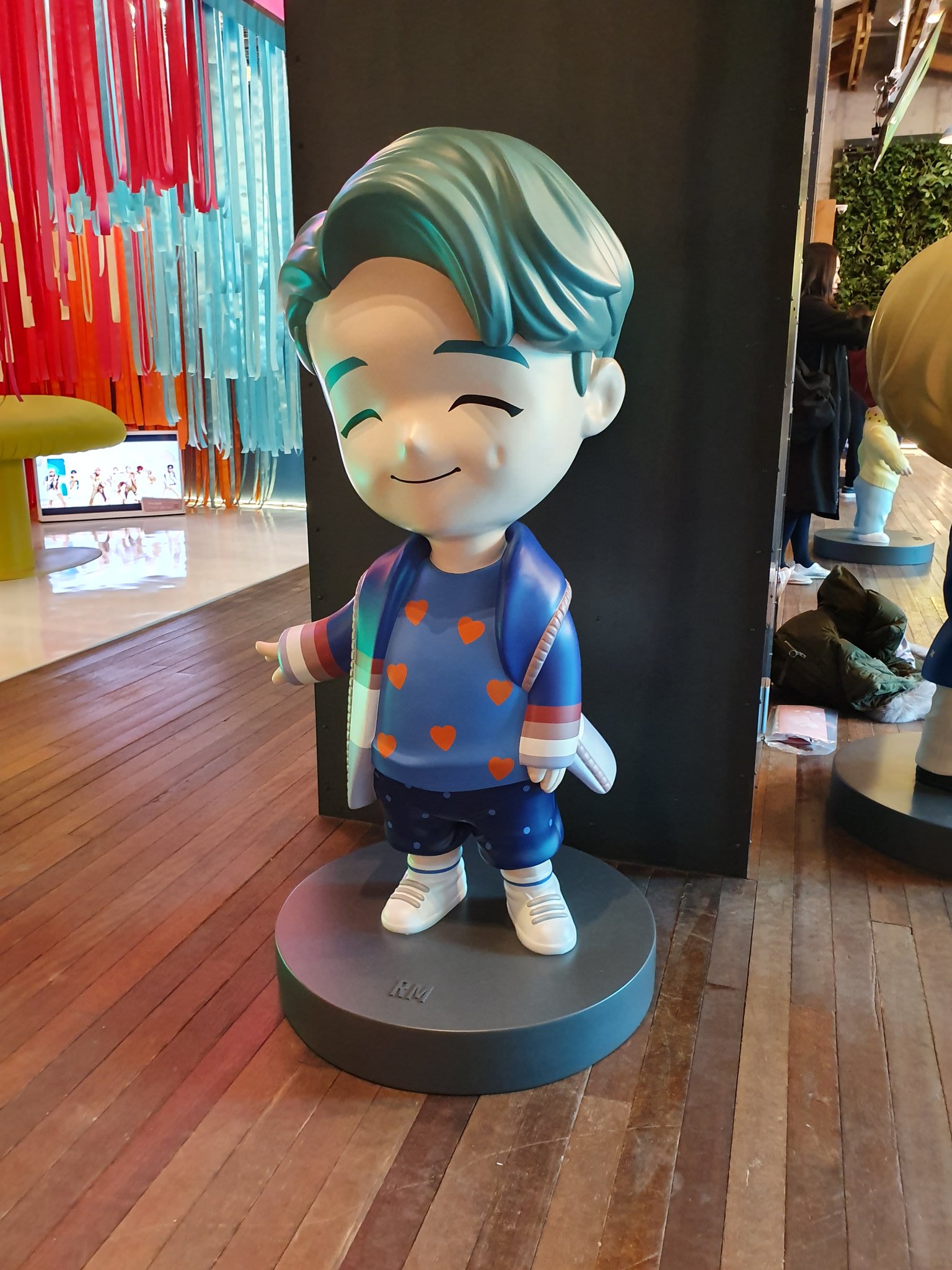 Tarikan baru ke Seoul: ‘House of BTS’ mini yang dikelilingi patung ...