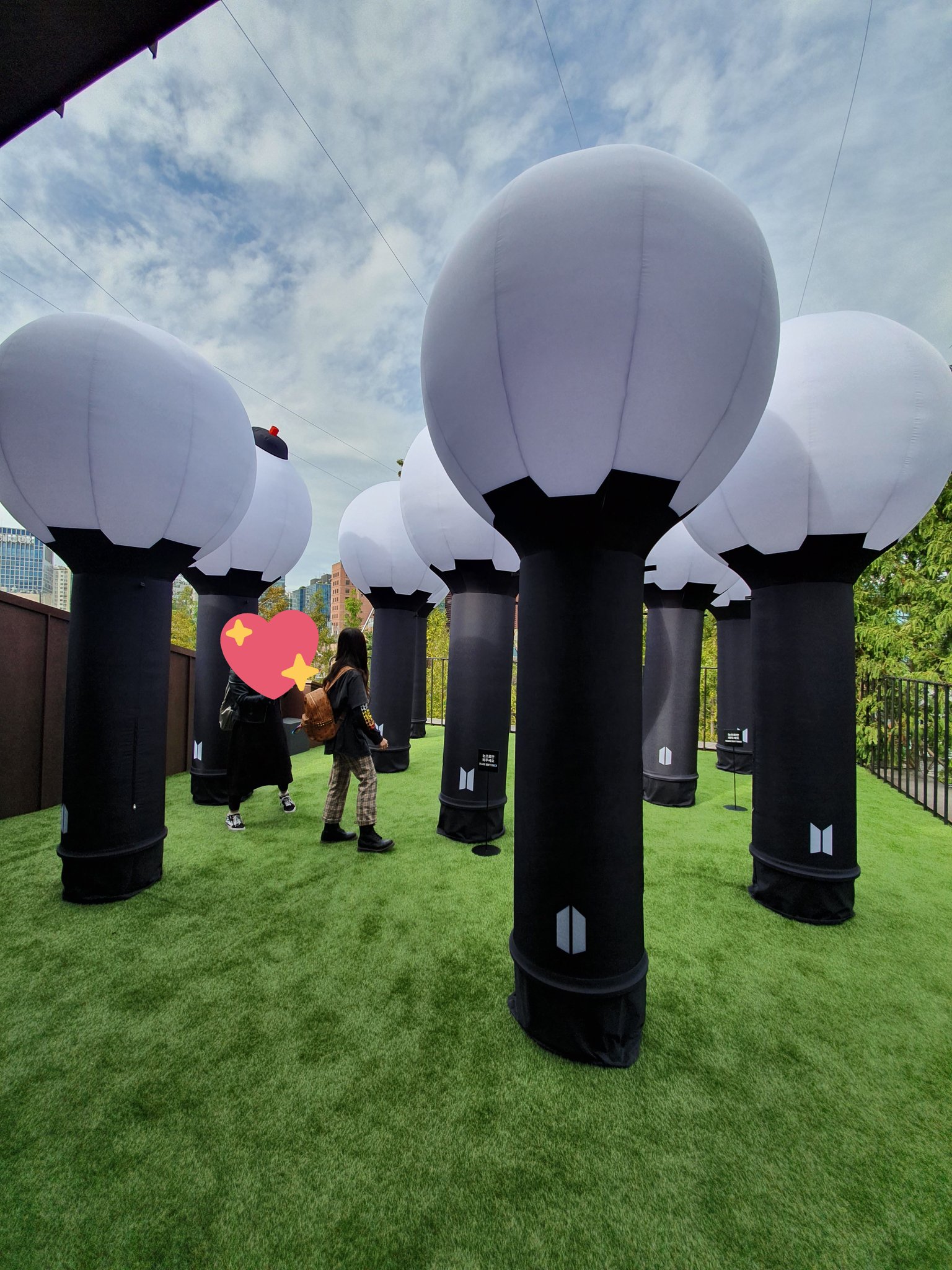 Tarikan baru ke Seoul: ‘House of BTS’ mini yang dikelilingi patung ...